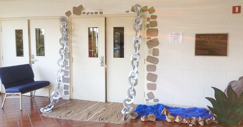 Party Starter: 12 awesome front door decorations | Mum's Grapevine
