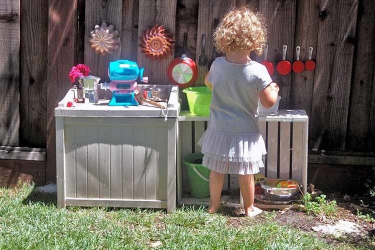12 ingredients for creating the ultimate mud kitchen
