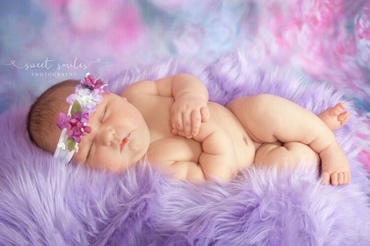 Mum gives birth to 6kg baby girl - "It was like I delivered a toddler!"