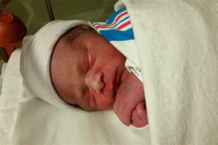 Mum delivers baby boy on Spirit Airlines flight | Mum's Grapevine