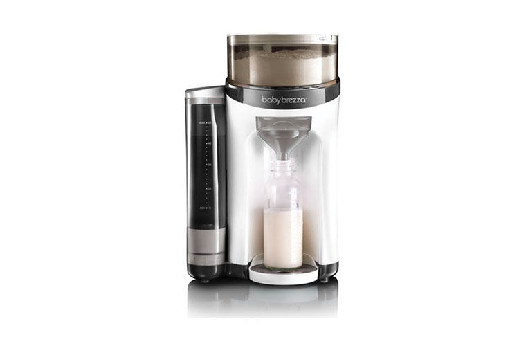 Baby Brezza Formula Pro: Bottles at the Push of a Button