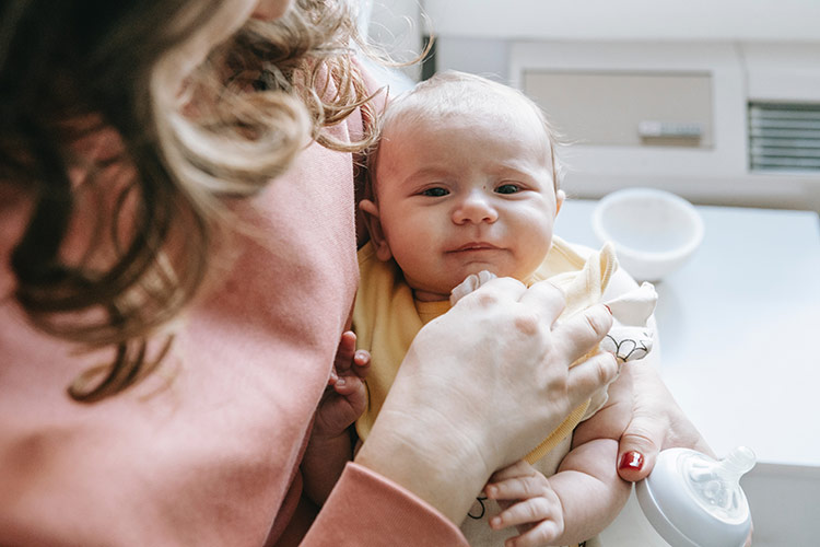 How to burp a baby: 5 clever mum tips | Mum's Grapevine