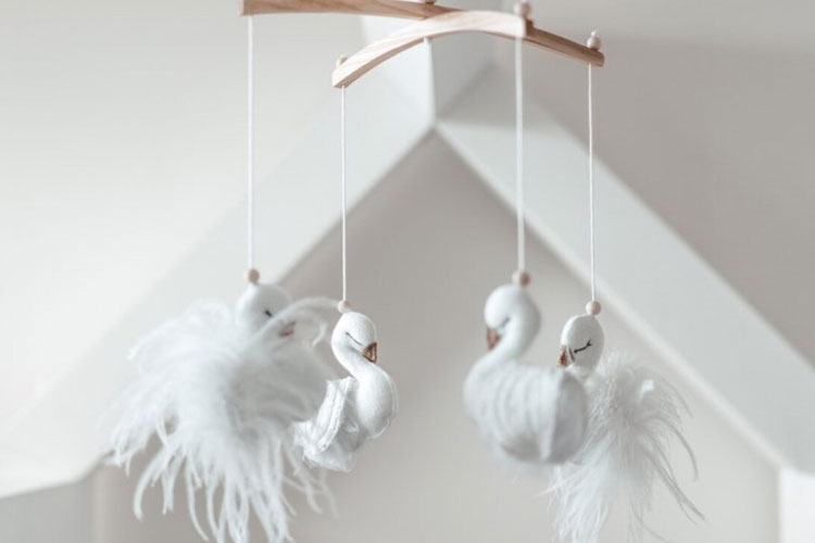 20 Cot Mobiles Mums Recommend